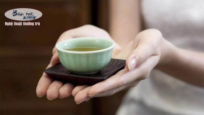 Uống trà cần lưu ý điều gì ? Những điều cần biết trong nghi thức mời trà