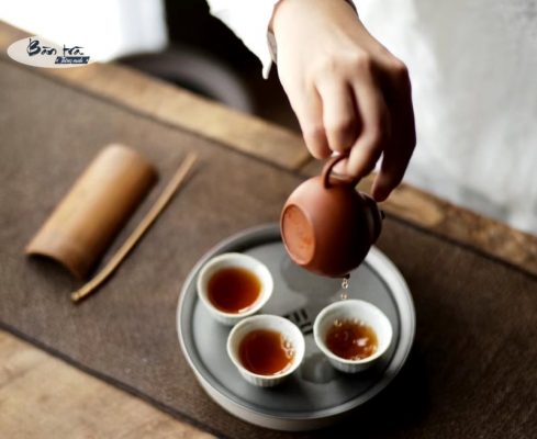 Uống trà cần lưu ý điều gì ? Những điều cần biết trong nghi thức mời trà